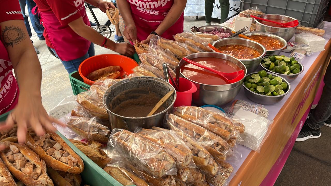 Día Municipal de la Torta Ahogada GDL, reparten más de 15 mil piezas