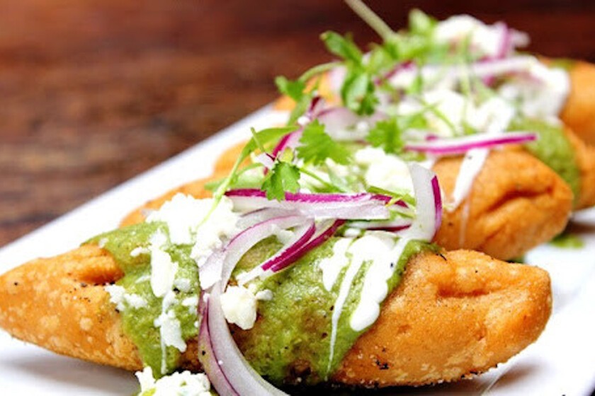 ¿Conoces los molotes? Te contamos todo sobre este antojito mexicano